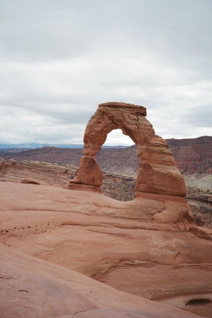 Delicate Arch Hike (Easily The Best Hike in Arches Nat Park) - Avenly ...