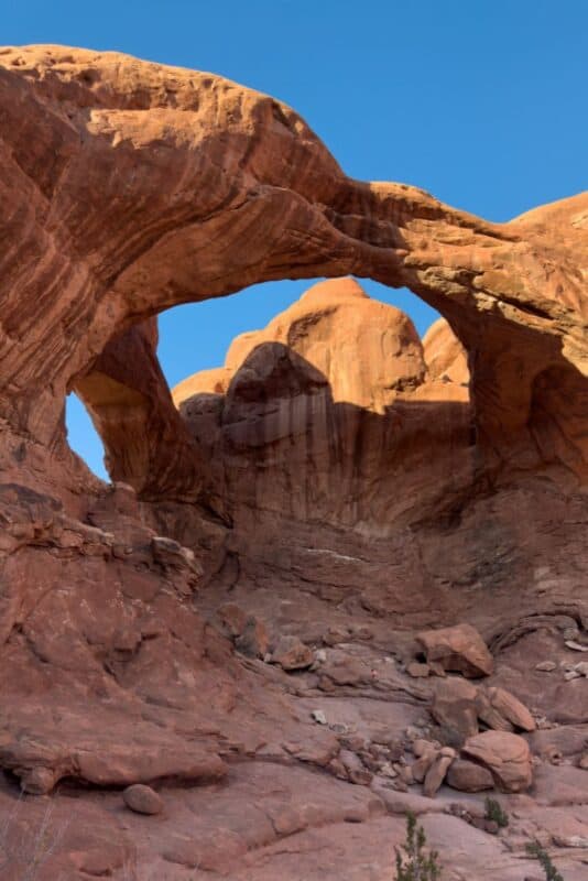 Double Arch Trail in Arches Nat Park (Low effort, high payoff hike ...